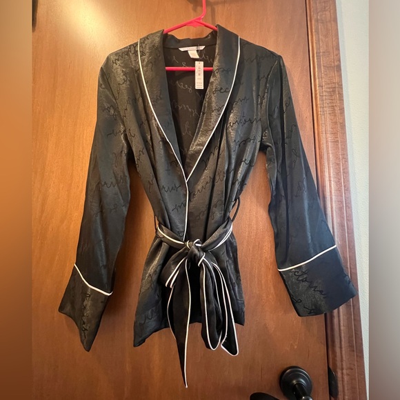 Victoria's Secret | Tops | Nwt Victorias Secret Black Logo Writing V ...
